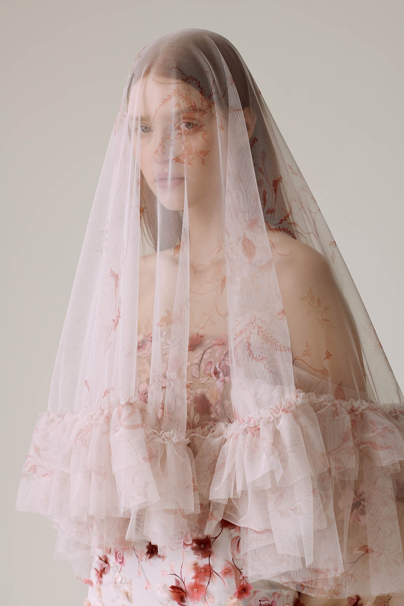 Red Rose Printed Veil with Ruffle | Hermione de Paula